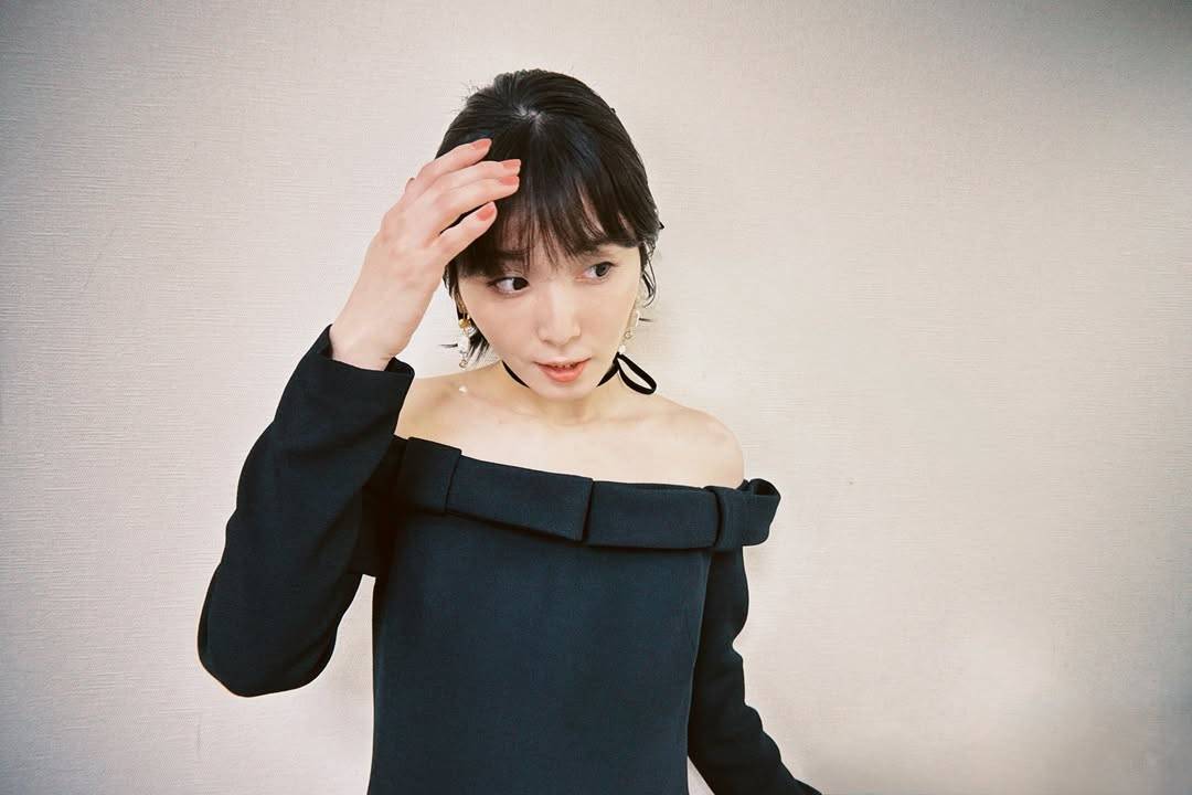 〝新婚〟30歳女優の艶やか最新姿にネット仰天「とってもビックリ」「珍しい大胆なドレスにドキドキ」「肌綺麗」「メロメロでした」：「おっ！」でつながる地元密着のスポーツ応援メディア 西スポWEB ...