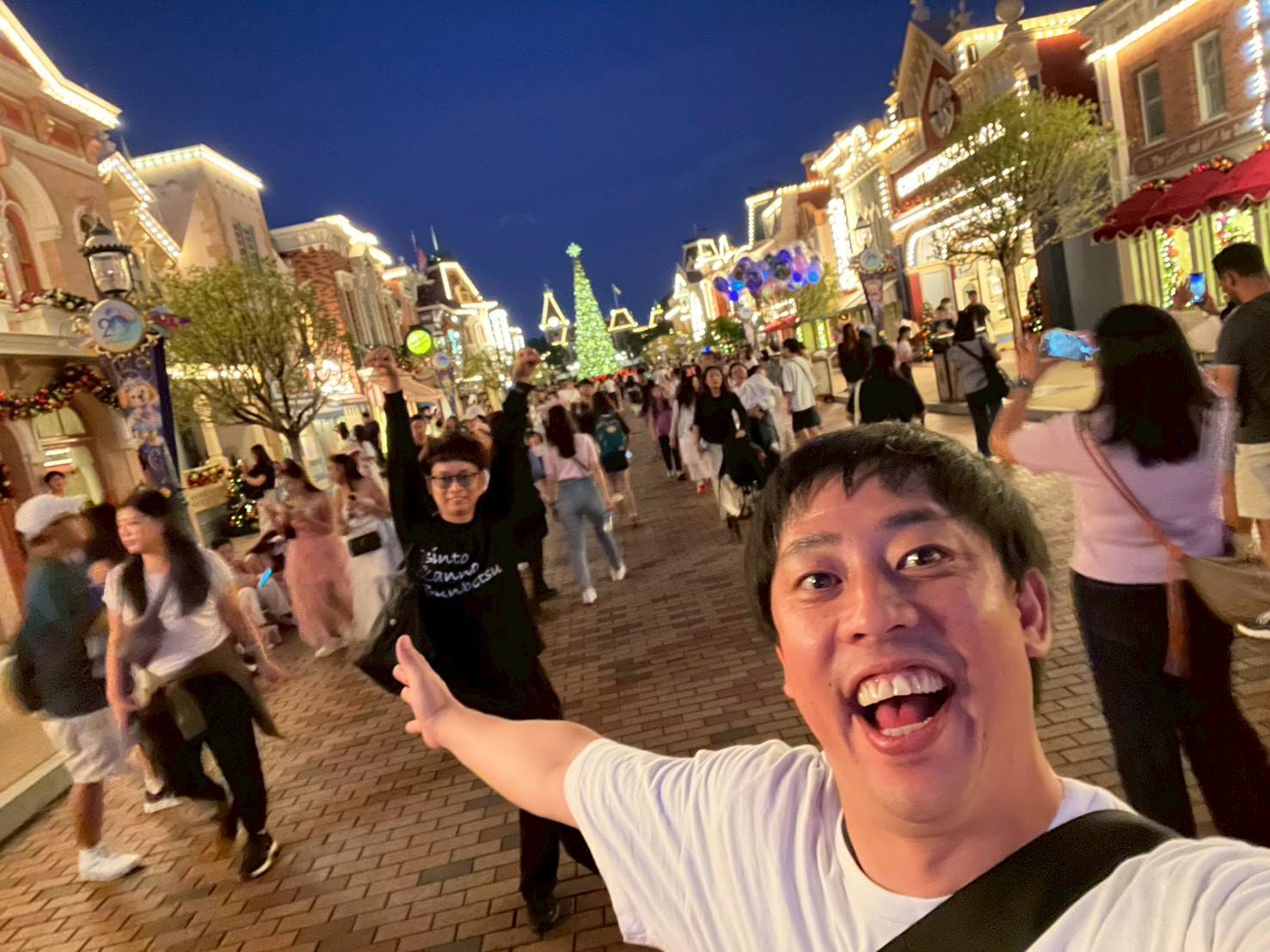 ディズニーで「タバコ吸い放題⁉」さらば森田〝夢の国で衝撃ショット〟に反響「夢の国とは思えない光景」「相性最悪で最高!」：「おっ！」でつながる地元密着のスポーツ応援メディア 西スポWEB OTTO!