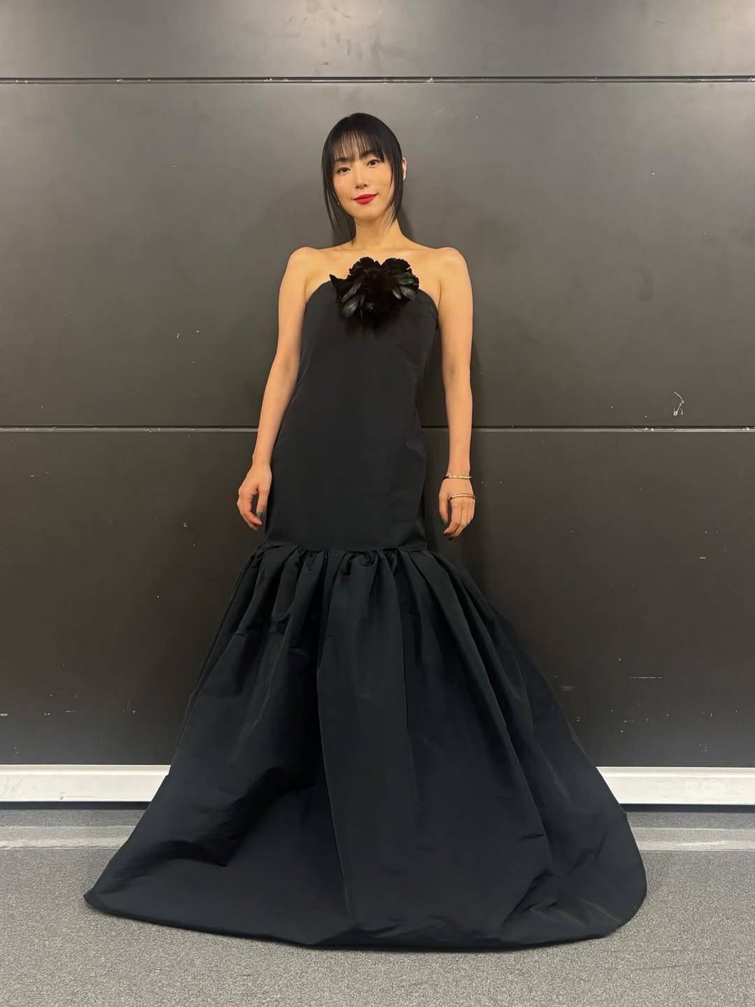 「最近はこんな格好で」圧巻44歳MEGUMI最新ショット「うわっ」「何これ？」「神レベルの美魔女やないですか」：「おっ！」でつながる地元密着のスポーツ応援メディア 西スポWEB OTTO!