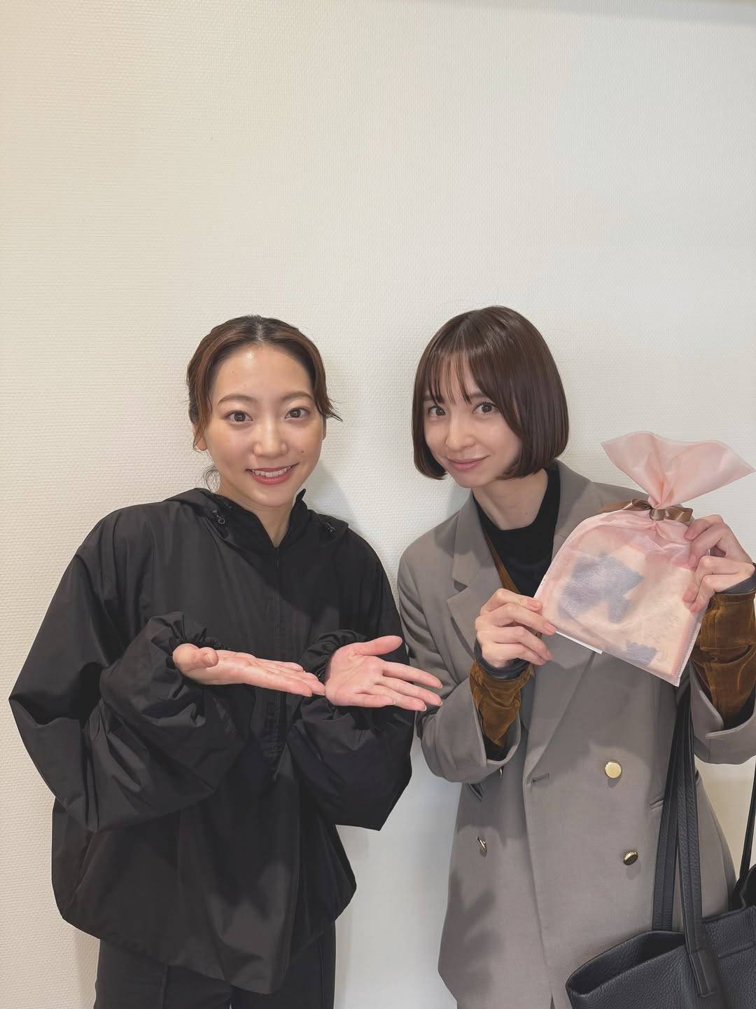 「私事ですが」「私や娘を大事にしてくれる方」突然の衝撃発表から1年…元AKB人気メンバー〝横並び2S〟に「39歳なの!?篠田麻里子」「ずっと綺麗」の声 ドラマオフショットが話題：「おっ！」で ...