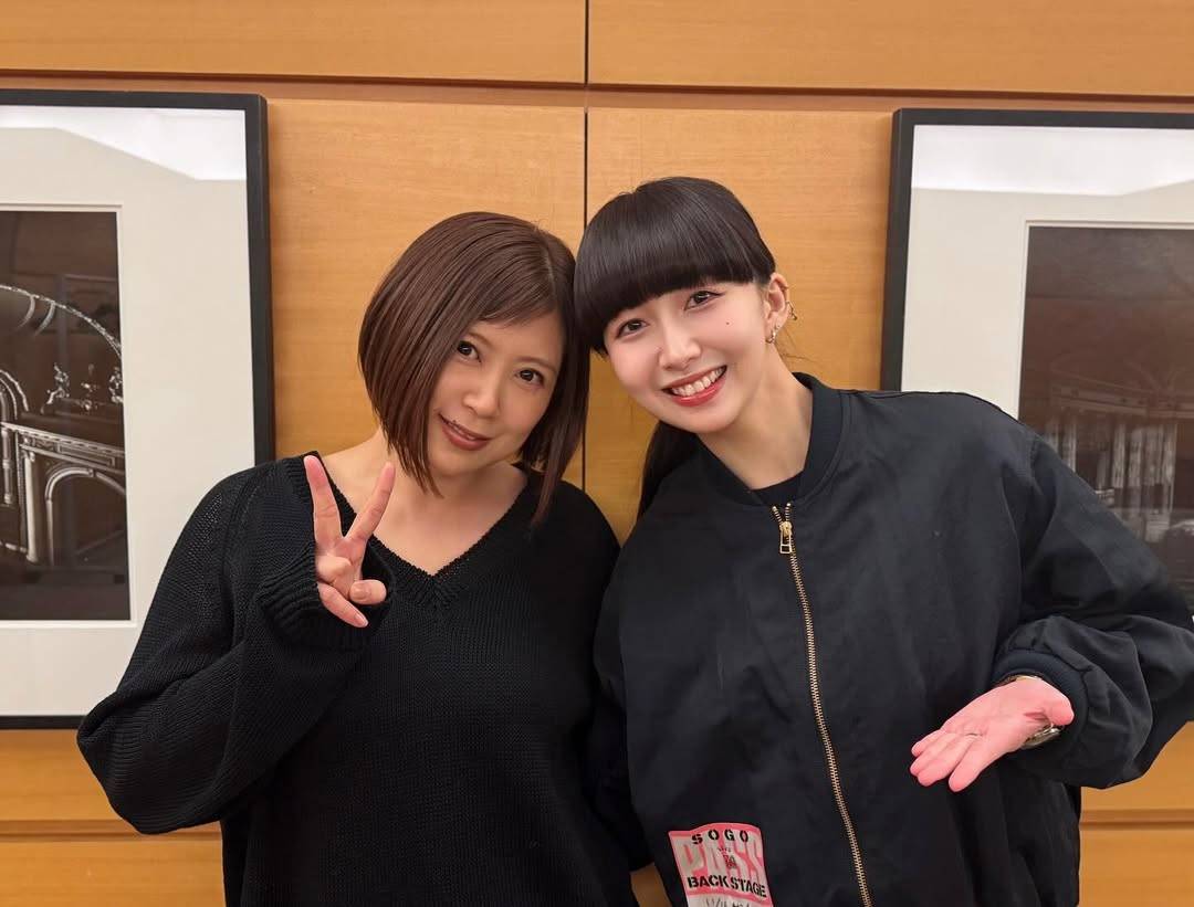 21歳で年上俳優と電撃婚＆活動休止発表から16年…2児の母となった歌姫〝元国民的アイドルの娘と2S〟に「すごい!!素敵」「お2人とも素敵な笑顔」の声：「おっ！」でつながる地元密着のスポーツ応援 ...