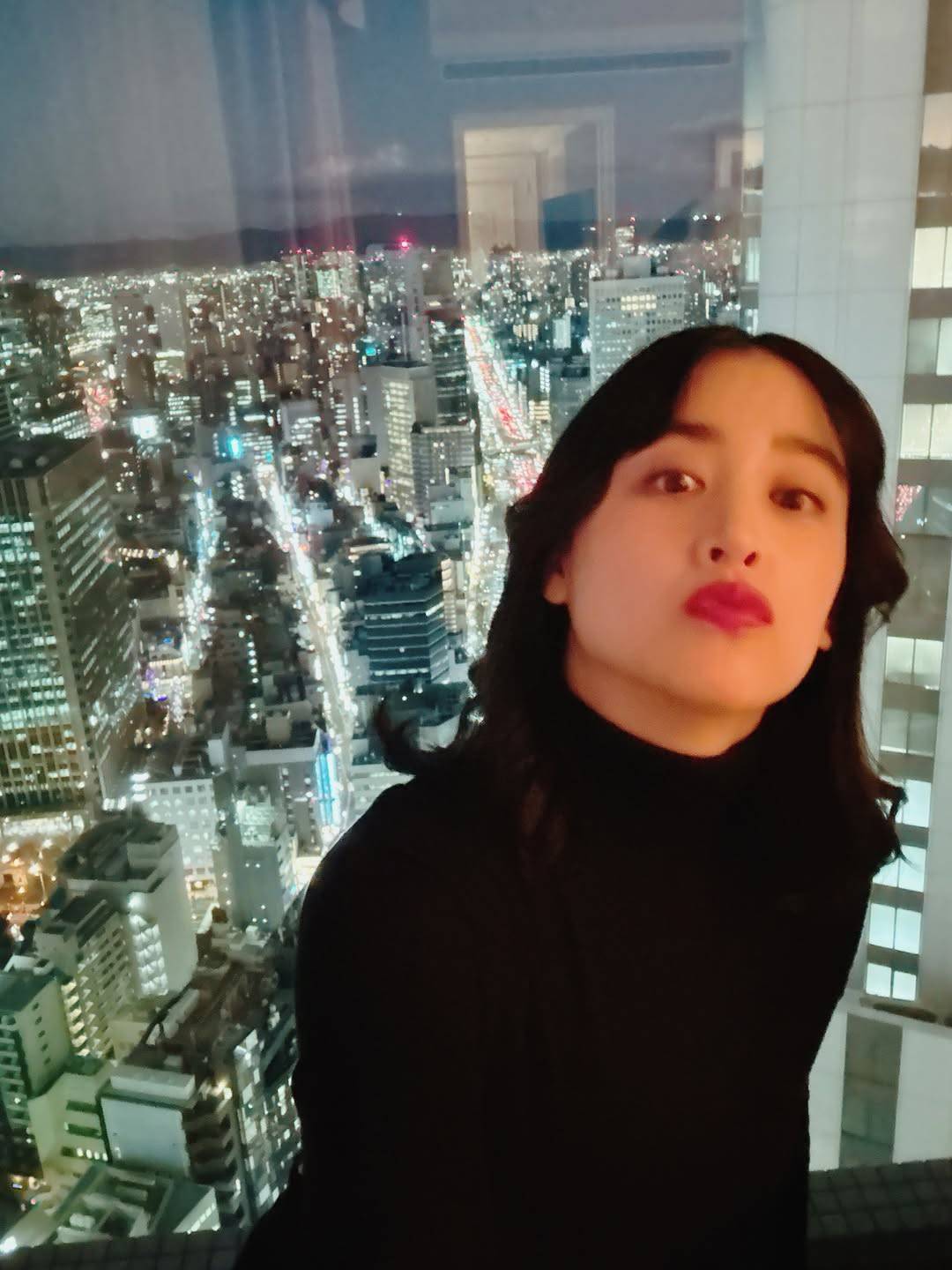 「ドラマでは結ばれなかった2人が…」共演から1年後に電撃婚、出産経た34歳女優〝大阪満喫〟姿に「見てて幸せな気持ちになる」「前髪あげてるの可愛い」の声：「おっ！」でつながる地元密着のスポーツ ...