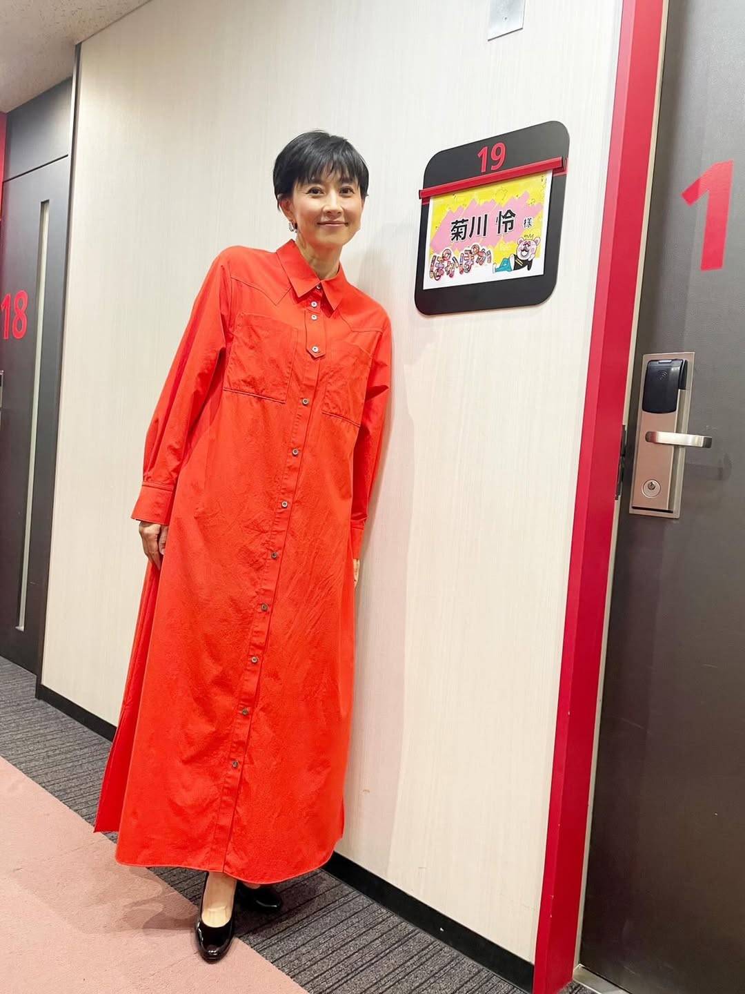 「疲れてんじゃない？」実業家との離婚から1年…〝雰囲気一変〟3児の母、48歳菊川怜が話題「衣装が鮮やか」「オレンジボディスタイル」：「おっ ...