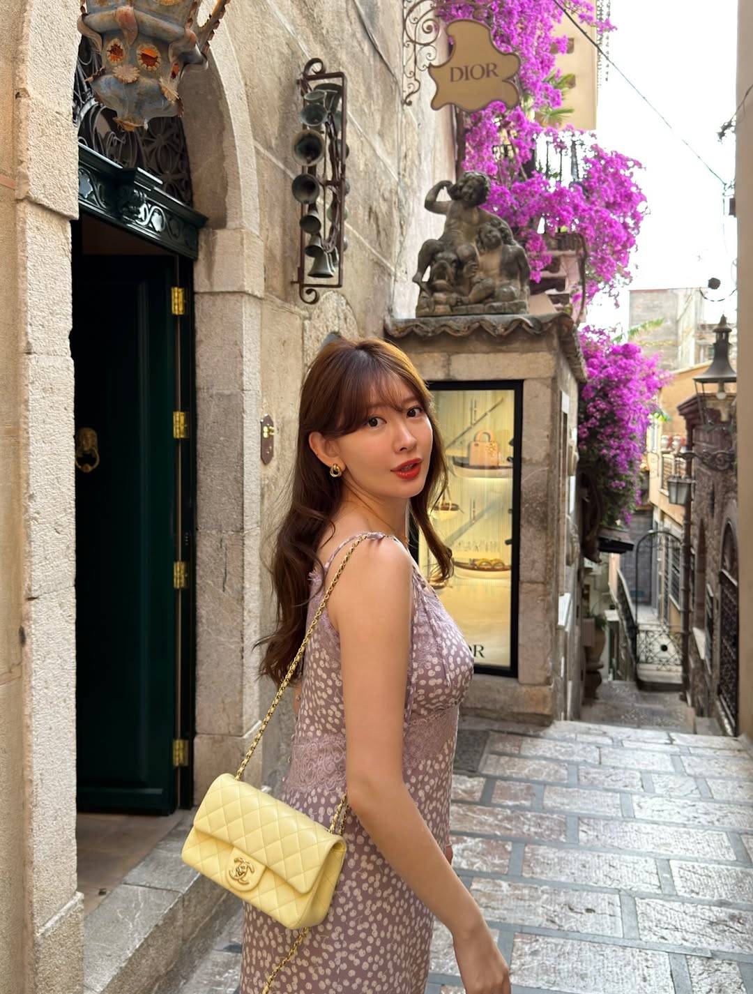 シチリアで大胆透けキャミドレス姿、38歳・小嶋陽菜に反響「街の雰囲気に合ってますね」「ええっ、羨ましすぎる…」：「おっ！」でつながる地元密着の ...