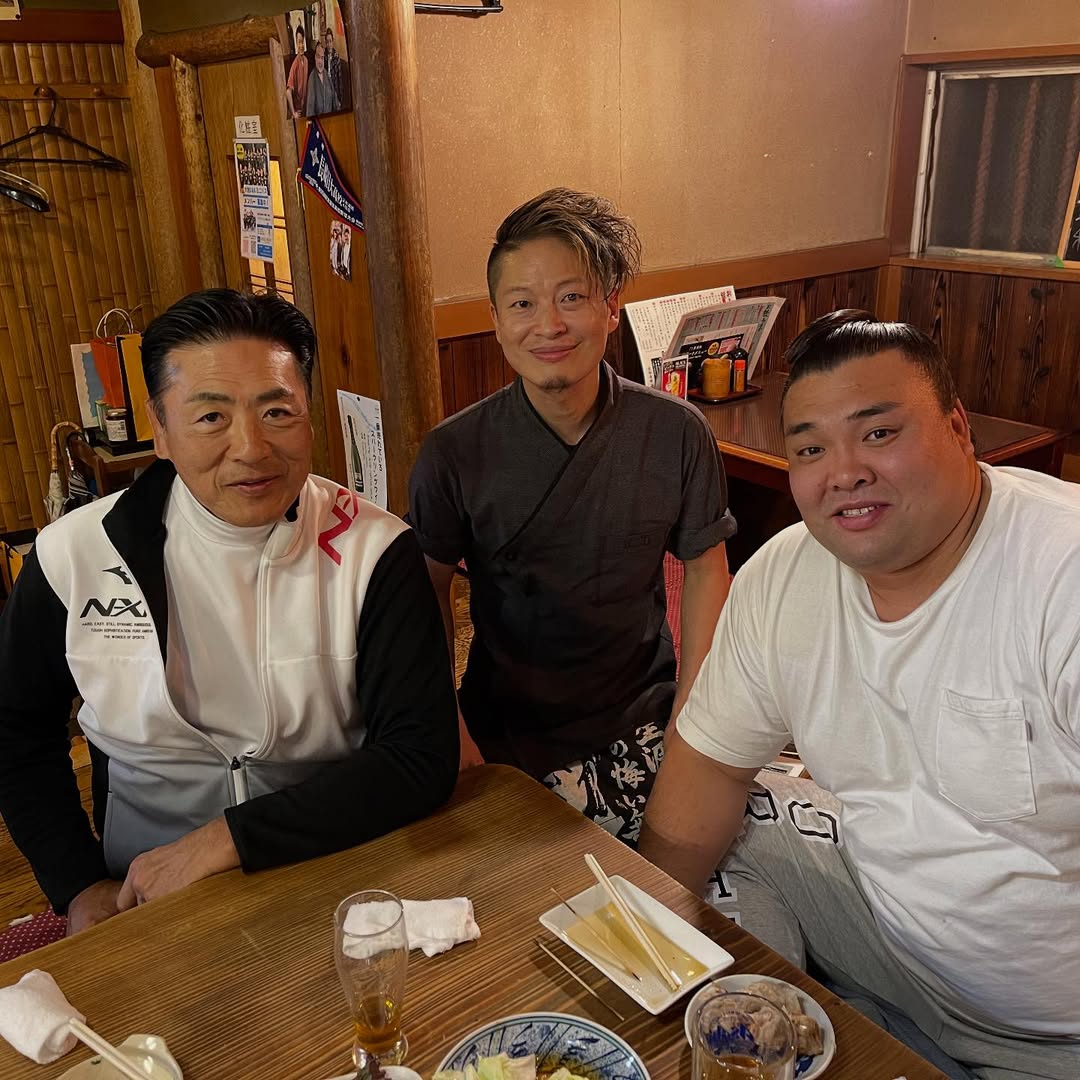 〝和製ヘラクレス〟元霧島と霧島の〝焼き鳥2ショット〟に反響「元霧島格好いい」「兄弟のよう」：「おっ！」でつながる地元密着のスポーツ応援メディア 西スポWEB OTTO!