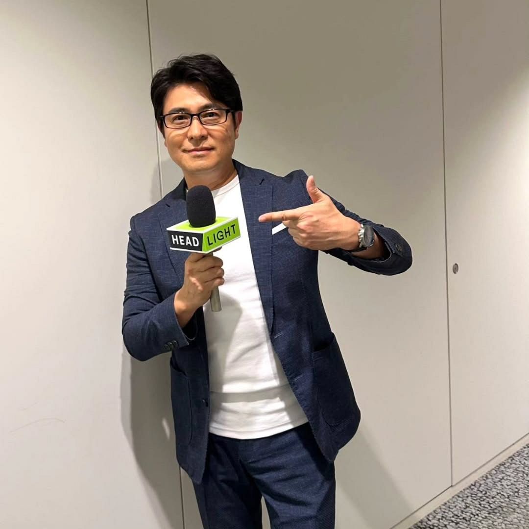 元TBS人気アナ安東弘樹〝激変ショット〟に反響、青髪女性アーティストと「素敵な2ショット」：「おっ！」でつながる地元密着のスポーツ応援メディア 西スポWEB OTTO!