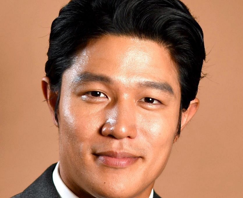 「脚の長さがほぼ同じ…」42歳カメレオン俳優、自身が演じた大人気キャラとの2Sに「違和感がない」「Wりょーちゃん」「本当に漫画の中の人」と反響：「おっ！」でつながる地元密着のスポーツ応援 ...