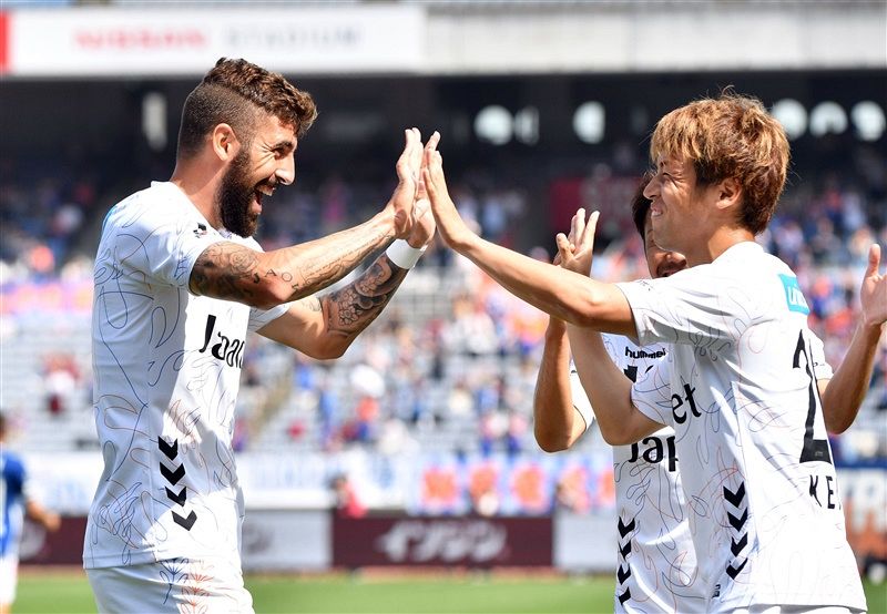 ファン歓喜「電車の中で大声出そうになった」 J1昇格を知る男 中村慶太がJ2長崎に帰還「本当に大好きなチームでプレーできることをとても嬉しく思います」：「おっ！」でつながる地元密着のスポーツ ...