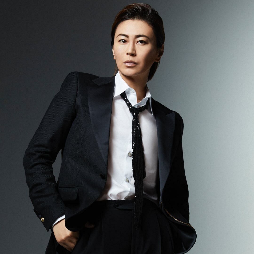 氷川きよし胸元ざっくり自撮りショットが話題「胸が膨らんでるように…」「ますます綺麗」：「おっ！」でつながる地元密着のスポーツ応援メディア