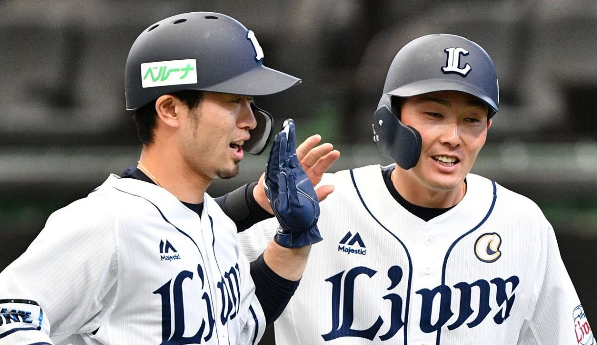 トノゲン〝生みの親〟登場に西武の源田壮亮&外崎修汰が丁寧あいさつ ファン「辞めた後もファンに愛されている」「外崎を使ってくれたのは彼のおかげ ...