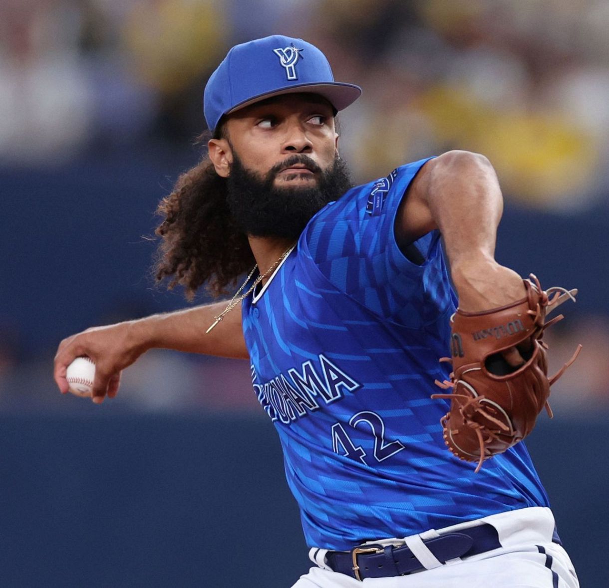 米空軍所属の両親からのお守り胸に――DeNA新助っ人右腕が最速158キロで虎退治「サイコー！ベイスターズ！」：「おっ！」でつながる地元密着のスポーツ応援メディア 西スポWEB OTTO!