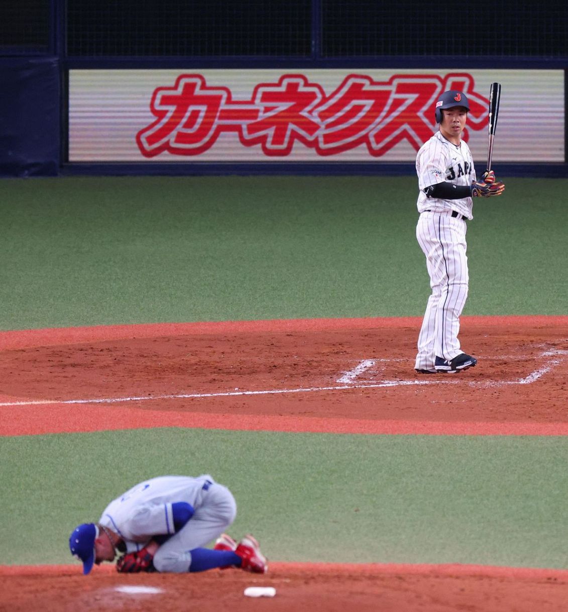 【侍ジャパン】WBCチェコ代表右腕にアクシデント 近藤への投球直後に腕を押さえて降板：「おっ！」でつながる地元密着のスポーツ応援メディア 西スポWEB OTTO!