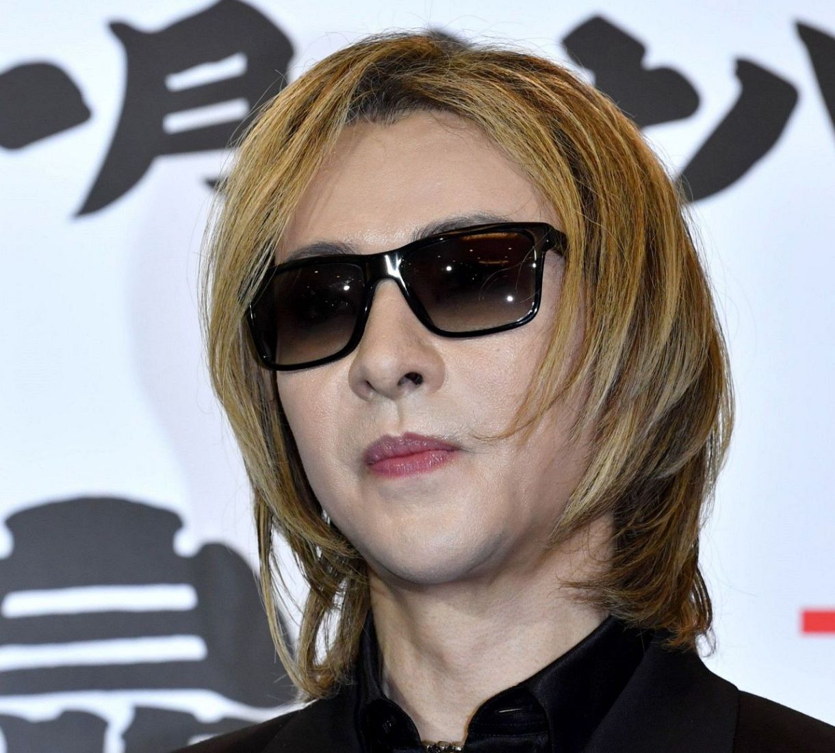 YOSHIKIの無防備な〝新幹線寝姿〟に「エレガントな眠り」など続々反響…体調気遣う声も「移動中少しでも休めますように」：「おっ！」でつながる地元密着のスポーツ応援メディア 西スポWEB OTTO!
